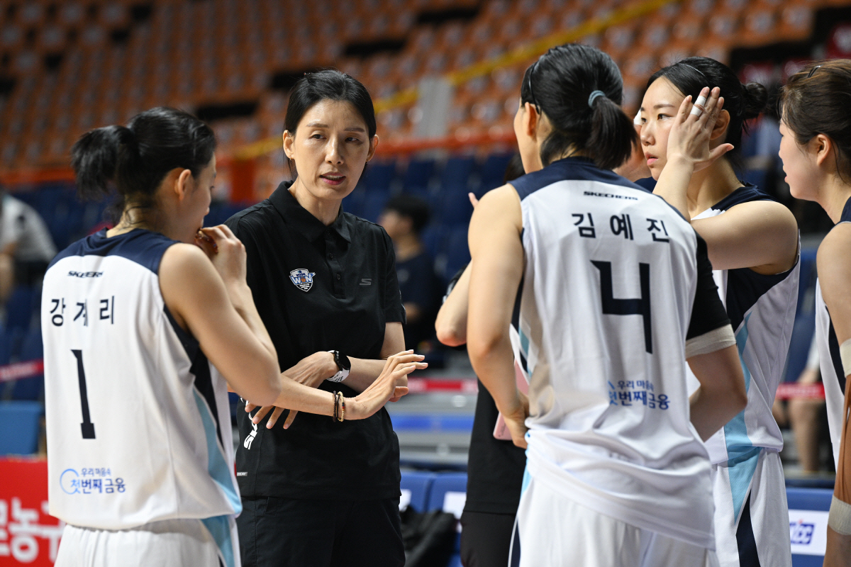 [WKBL 퓨처스] 김예진 17득점, 강계리 12득점. 우리은행, 싱가포르 대표팀 79대46 33점 차 완파. 우리은행표 조직 농구 돋보였다