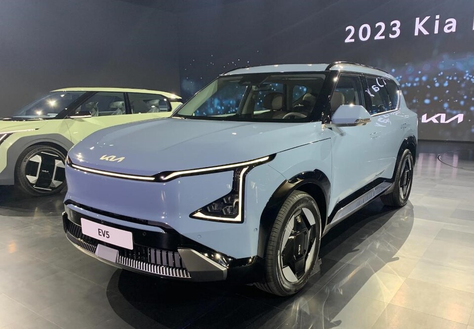 기아 중형 SUV EV5, 8월 국내 출시 소식에...소비자들 기대만발 | M투데이