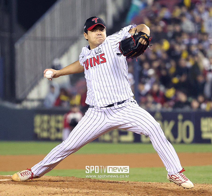 '150km 회복' LG 52억 전액보장 필승카드 드디어 몸값하나…사령탑은 실점해도 "긍정적이다" 평가 왜?