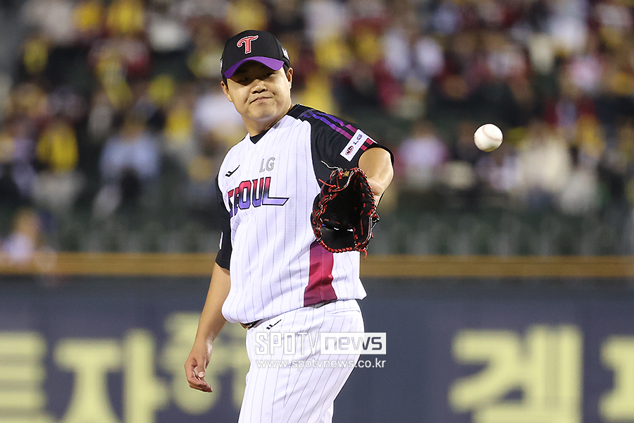 '150km 회복' LG 52억 전액보장 필승카드 드디어 몸값하나…사령탑은 실점해도 "긍정적이다" 평가 왜?