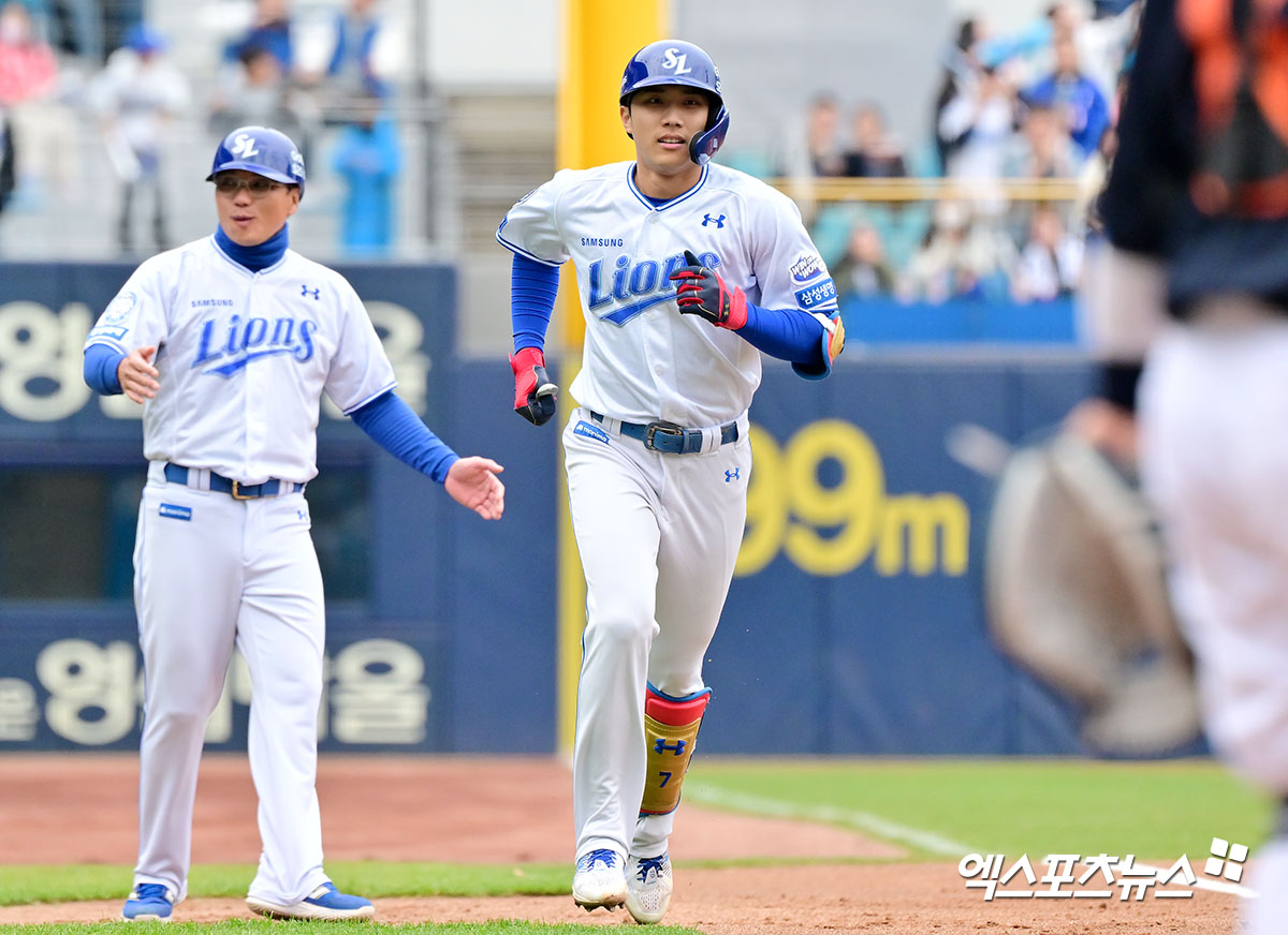 좌완 이승현 대기록 아깝다! '8⅓이닝 안타 0개' 노히트 직전이었는데…신민재 프로 첫 홈런이 막았다→삼성, LG 4-1 제압 ...