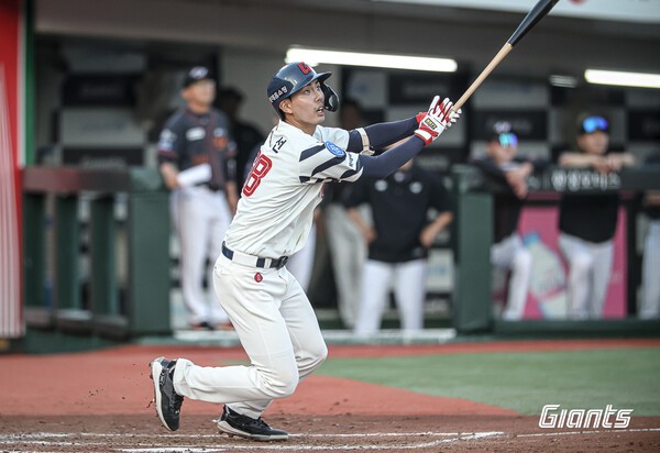 '대박' 대타 끝내기 만루포라니, 롯데 차세대 내야수도 '상무 버프' 받나? '4G 연속 장타+2홈런' 타격감 '↑'