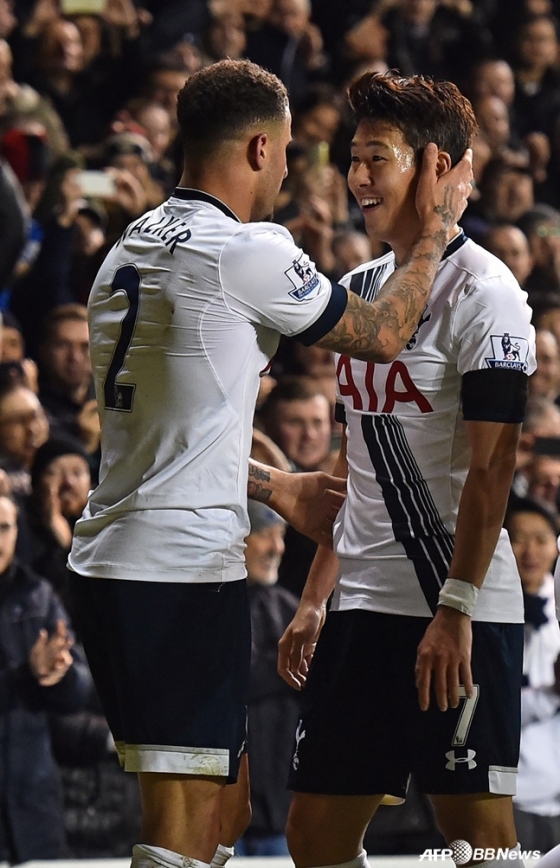 'SON보다 2살 형인데 EPL 재입성' 워커, 승격팀 번리 이적 'HERE WE GO'... 감독 된 토트넘 옛 동료가 불렀다