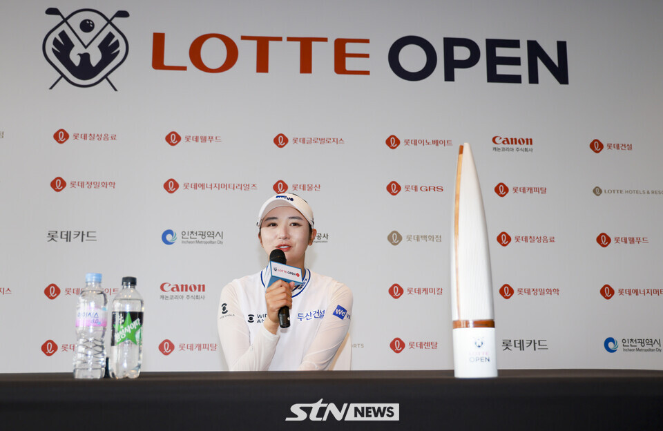 [STN포토]공식 기자회견 하는 박혜준