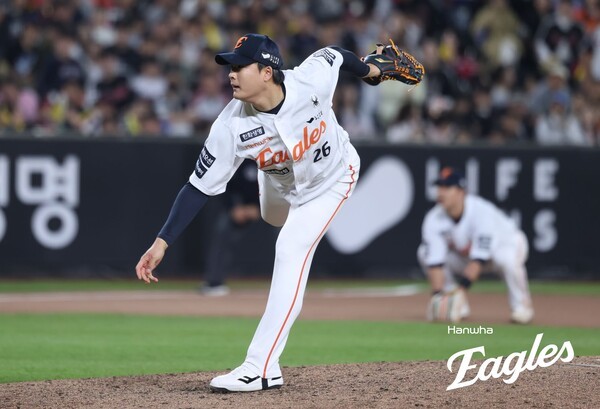 '161km 마무리' 못 나와도 괜찮아, '158km 경력자'가 있다! 고공행진 한화의 '언성 히어로' 한승혁을 잊으면 섭섭하다