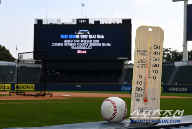 서있기도 힘든 폭염에 야구장 비상 조치, KBO와 KBSA 안전 확보 대책마련에 분주