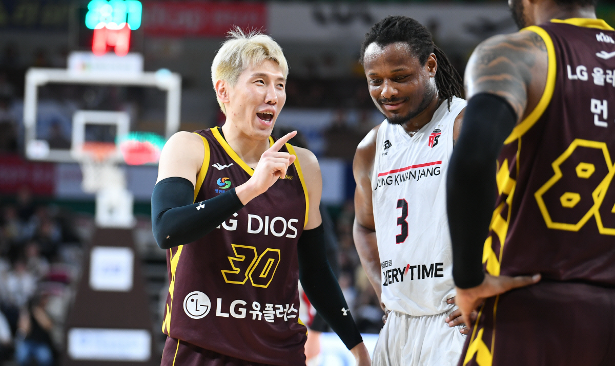 [현장분석] 두경민, 전성현 연봉조정신청 승리. 왜 KBL은 LG 아니라 두 선수 손을 들어줬나