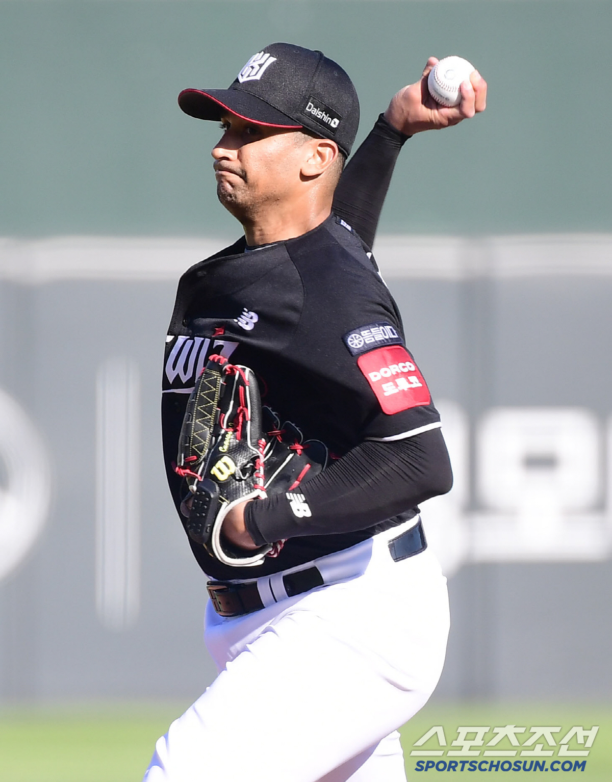 157km 초강력 매물이 갑자기 시장에...KT는 왜, 7년 동행 '헌신의 아이콘'과 전격 이별 선택했을까