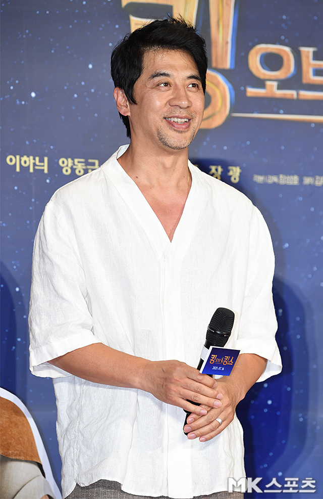 권오중, 다시 선 레드카펫…‘가족 위해 잠정 중단’ 4년의 시간