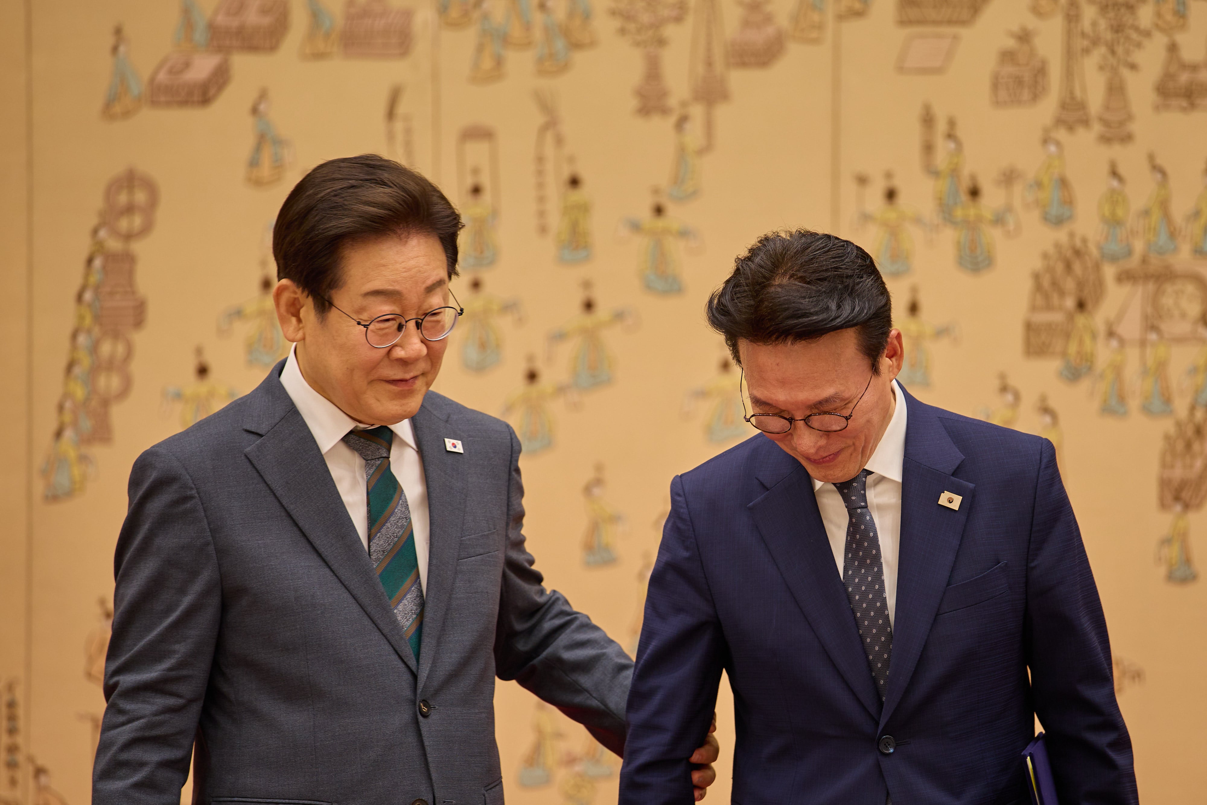 이 대통령, 金 총리에 SNS 업무지시 “경주 APEC 챙겨달라”... “달려갑니다” 답글