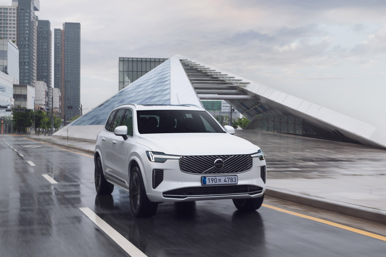 Volvo XC90 returns with upgraded infotainment, refined comfort