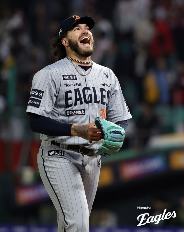 최소 경기 700만 관중·최정 500홈런·폰세 18K…뜨거웠던 2025 KBO리그 전반기 이모저모