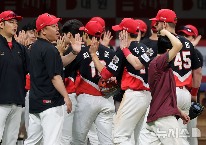 한화의 돌풍, 33년만에 전반기 1위…엘·롯·기 나란히 상위권[KBO 전반기 결산①]