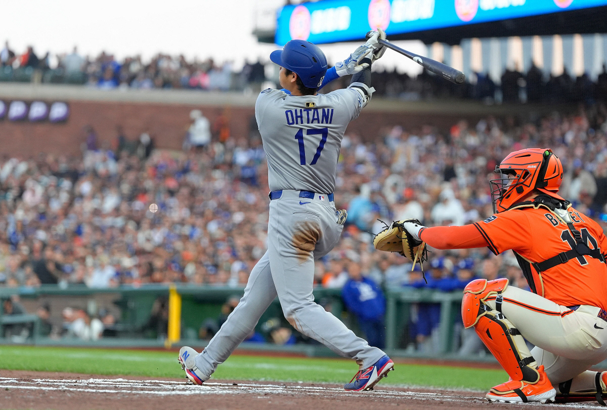 오타니 투런포 '눌러버린' 이정후의 재역전 결승 3루타, 역사적 명승부의 '경기 MVP'라니...7연패 LAD는 폐허