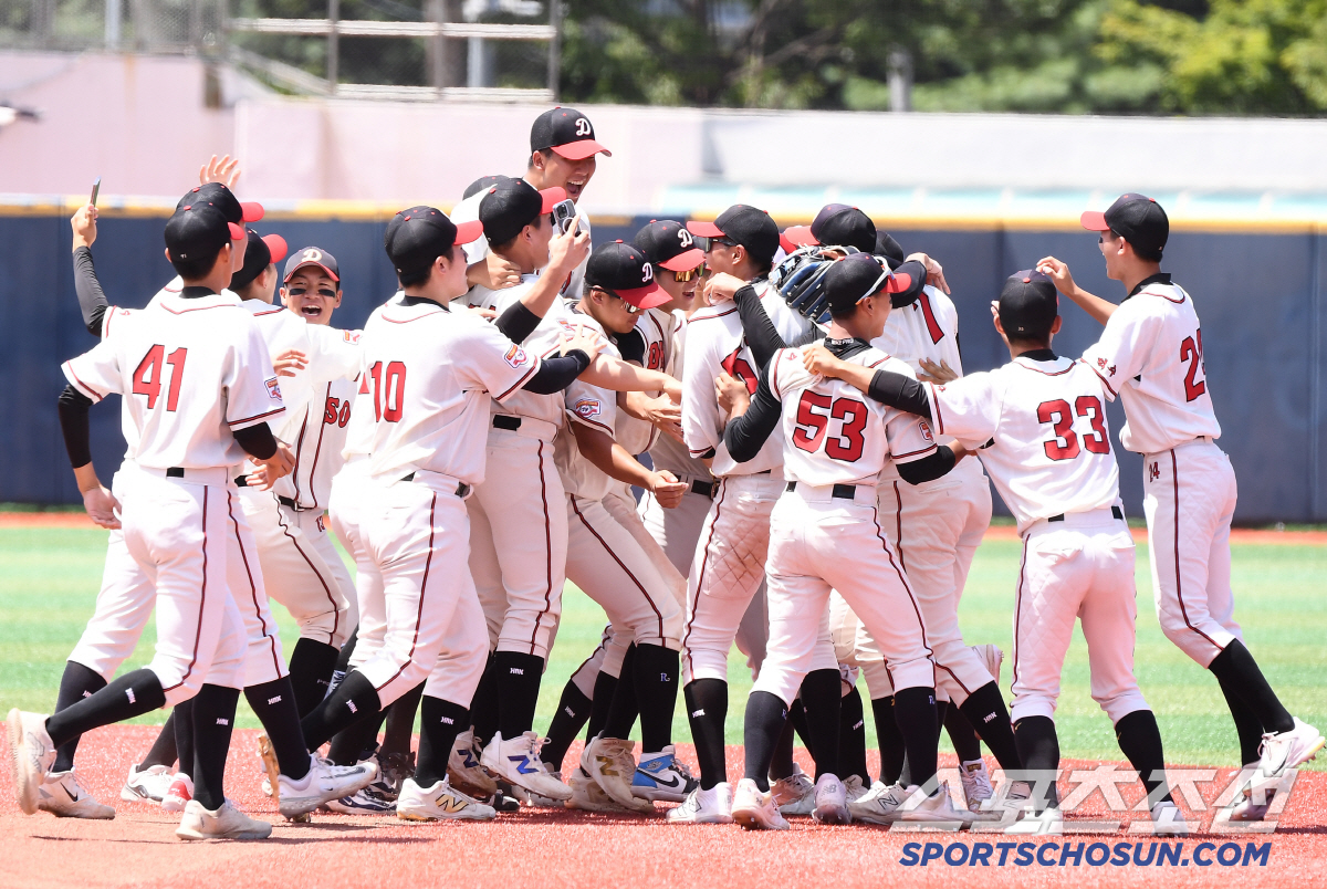 "아빠 KIA, 난 롯데" 찢어진 손가락 본드 바른 투혼, 1R픽 가능할까…前 KBO 감독도 감탄했다