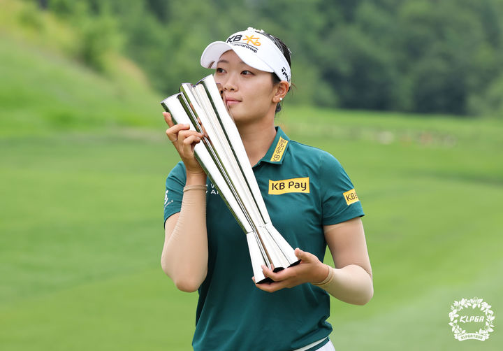 'KLPGA 시즌 2승·2번째 다승' 방신실 "메이저 우승하고 싶다"(종합)