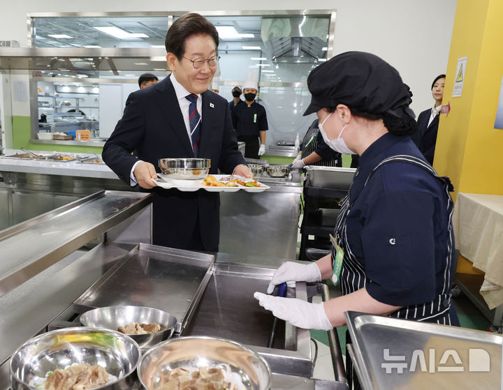 이재명 대통령, 국가공무원인재개발원 교육생과 오찬