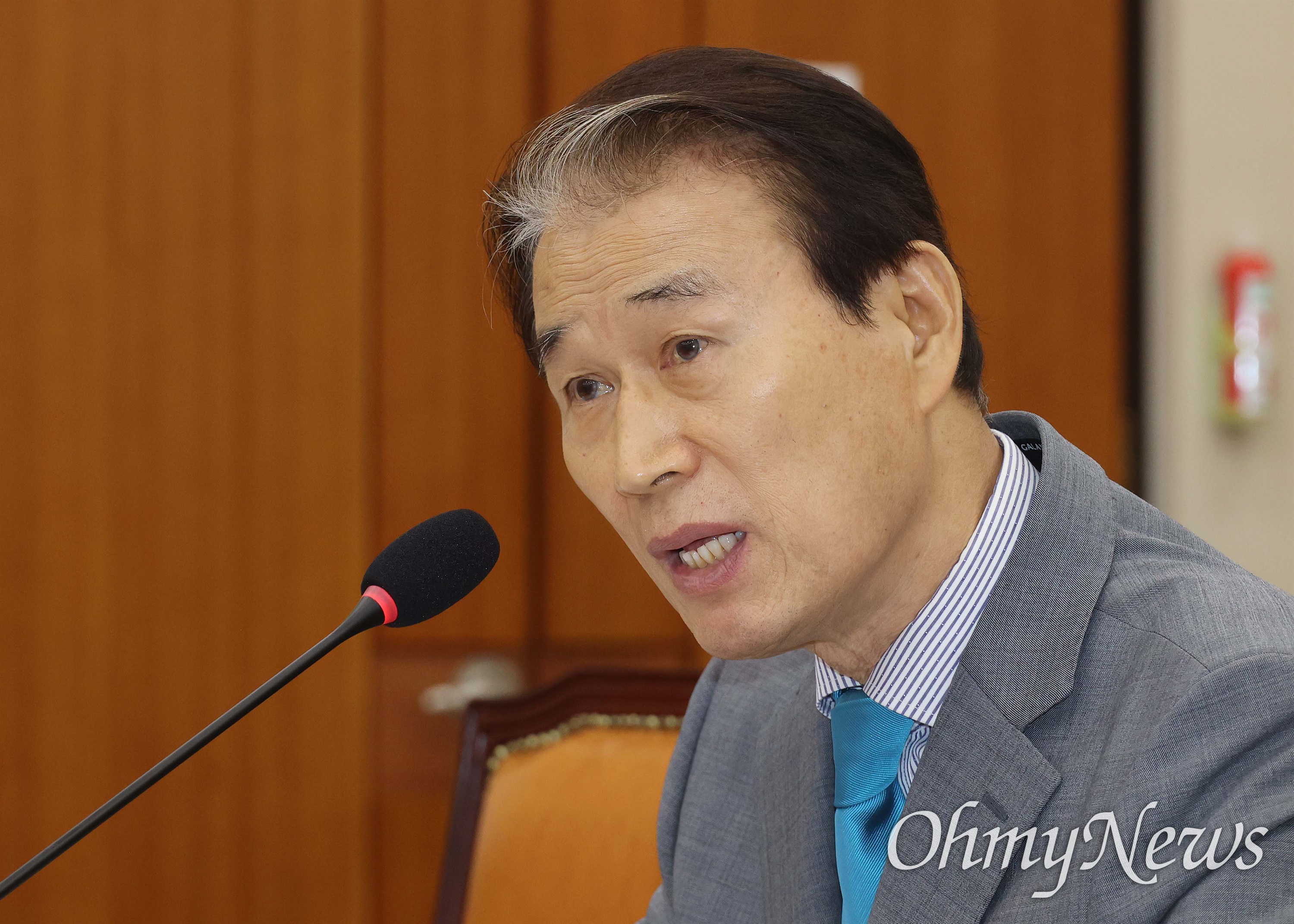 권오을 인사청문회에 "신기 있나" 뜬금없는 질문 나온 사연