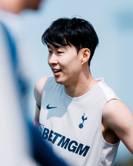 "SON, PSG와 슈퍼컵 선발 예상"... 중요할 땐 '베테랑' 쏘니 찾는다→불투명한 거취 속 베스트11 포함