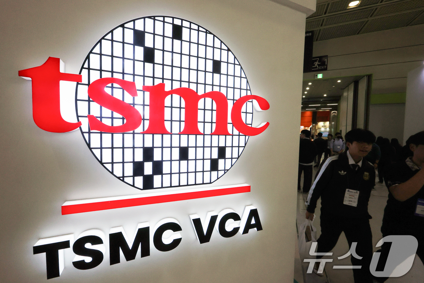 TSMC "또 사상 최고 실적"…2Q 매출 44조 원 영업익 22조 원