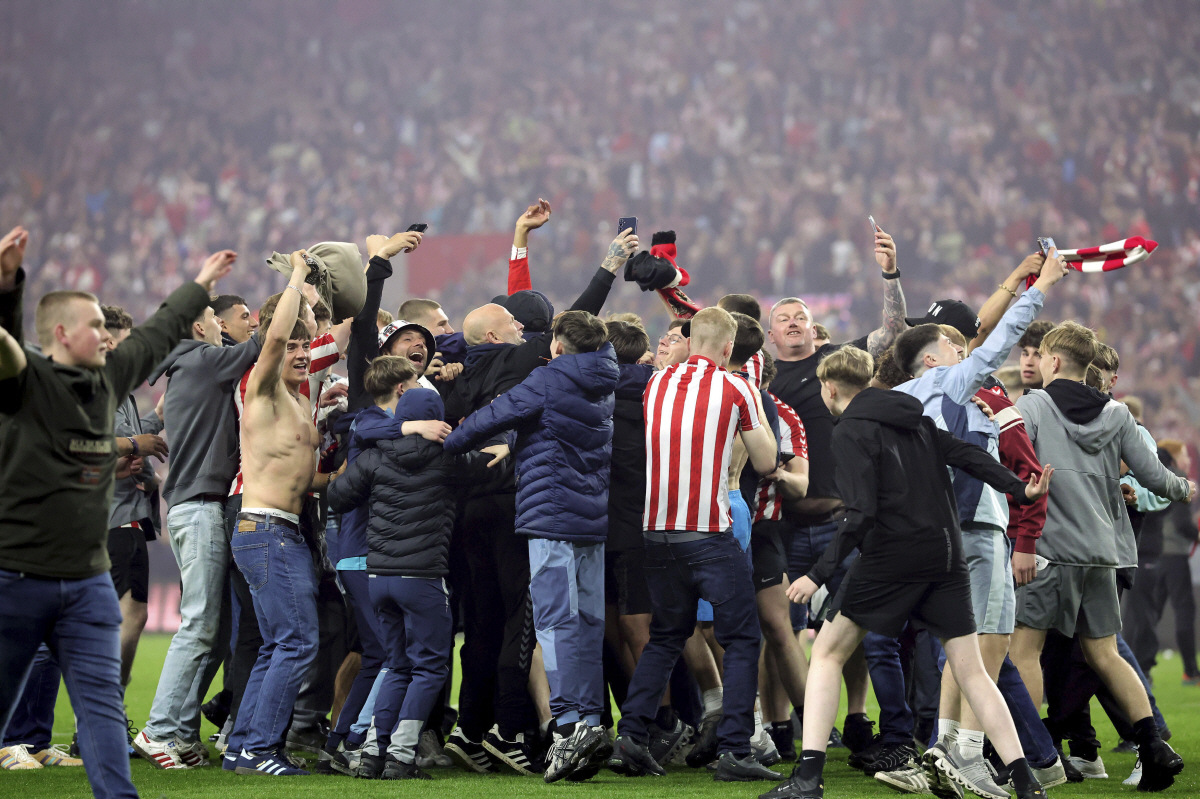 'Here we go' 확인! 8년 만에 돌아온 EPL, 죽어도 잔류할 의지..."무패 우승 MF 영입 추진"