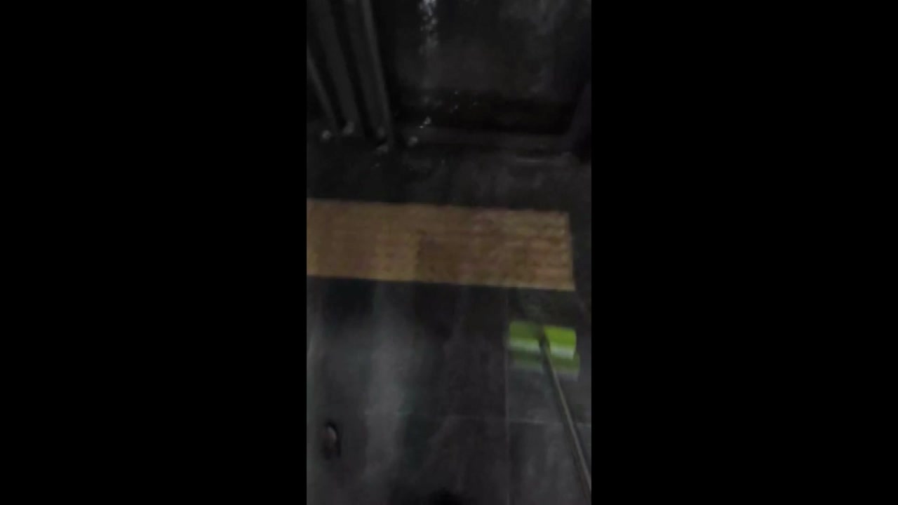 사거리 범람...오피스텔 1층까지 물 들이쳐