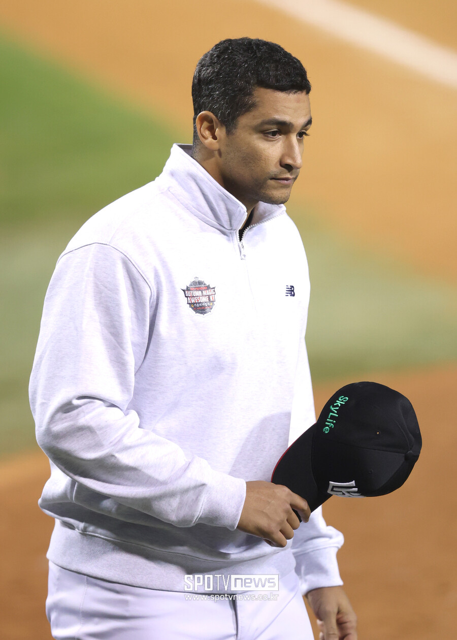 결국 떠나는 KBO 55승 에이스…"가족처럼 생각했는데 떠나서 아쉽다"