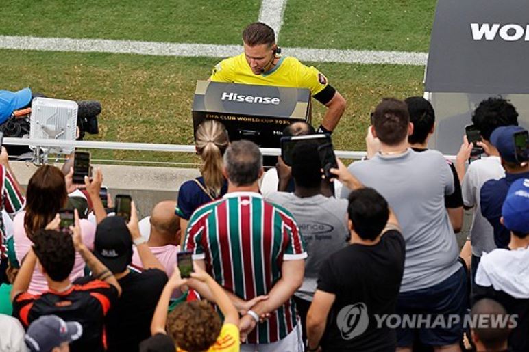 "이게 축구야?"…PK 리바운드 골 금지된다! 실축하면 바로 '골킥'→2번째 경고도 VAR 적용