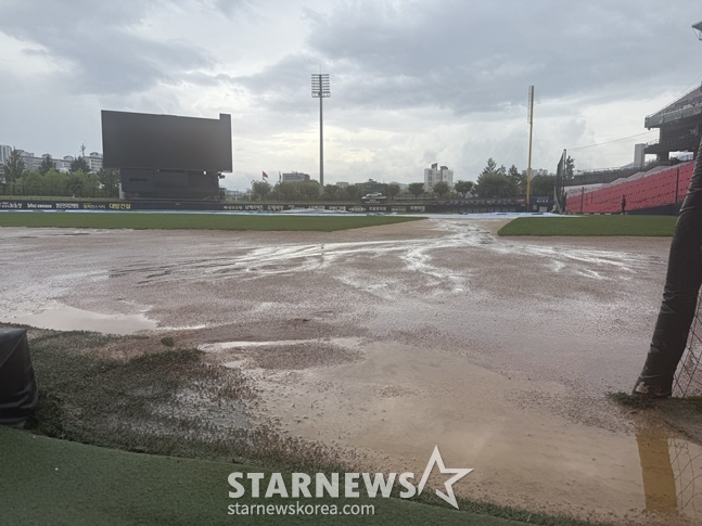 '최대 500㎜' 이틀 연속 폭우 여파, KBO 3경기 또 우천 취소... 수원·잠실 경기는 정상진행 [종합]