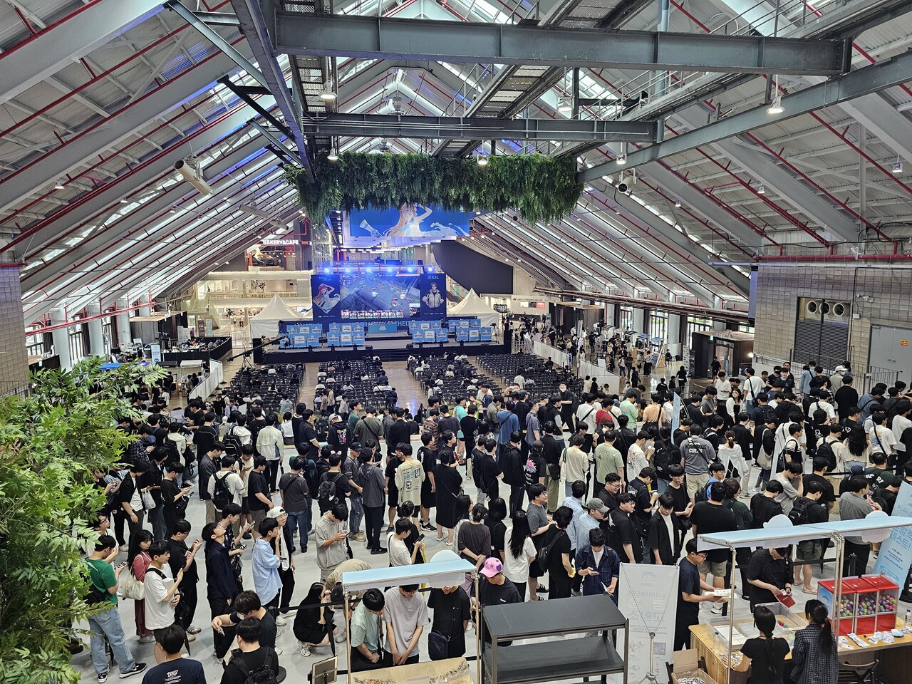 이터널 리턴 "2주년 페스티벌과 함께 떡상하자"