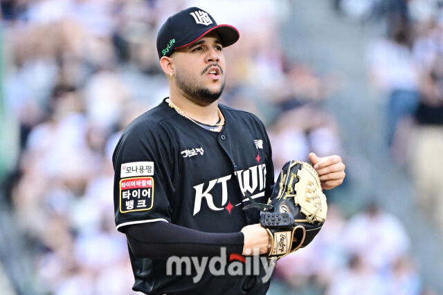 154km KKK 퍼펙트 미쳤다, 55승 장수 외인의 대체자 시작이 좋다…사령탑 "확실한 무기가 있다" [MD수원]