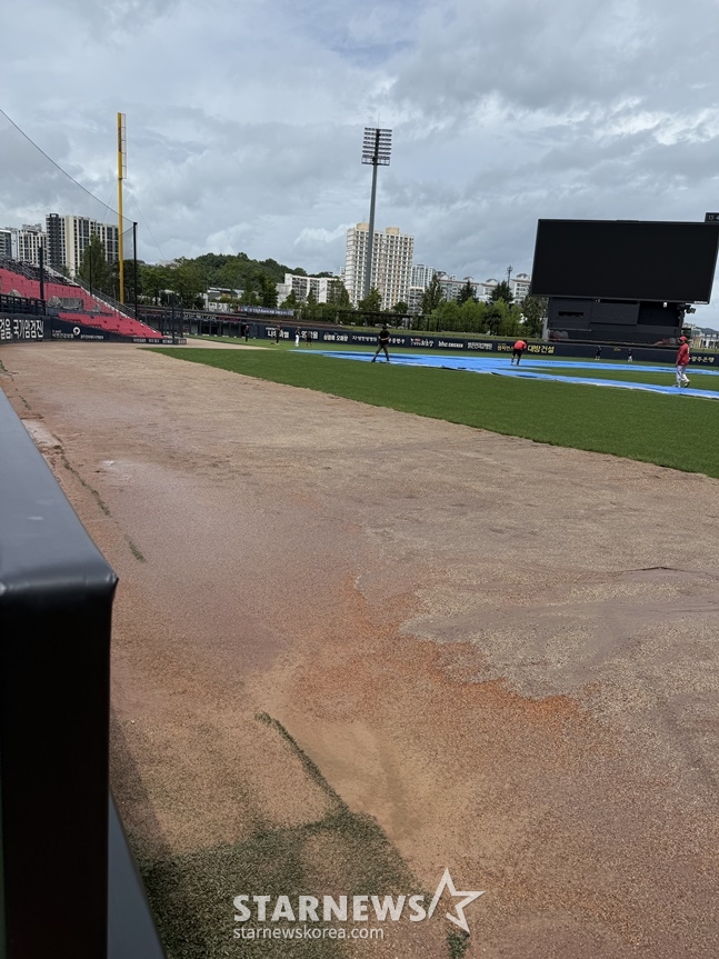 광주 KIA-NC전 3일 연속 우천취소, '토사 유출·진흙탕·마운드 물기'에 결국 경기 못했다... 대구도 3연속 순연 [광주 현장]