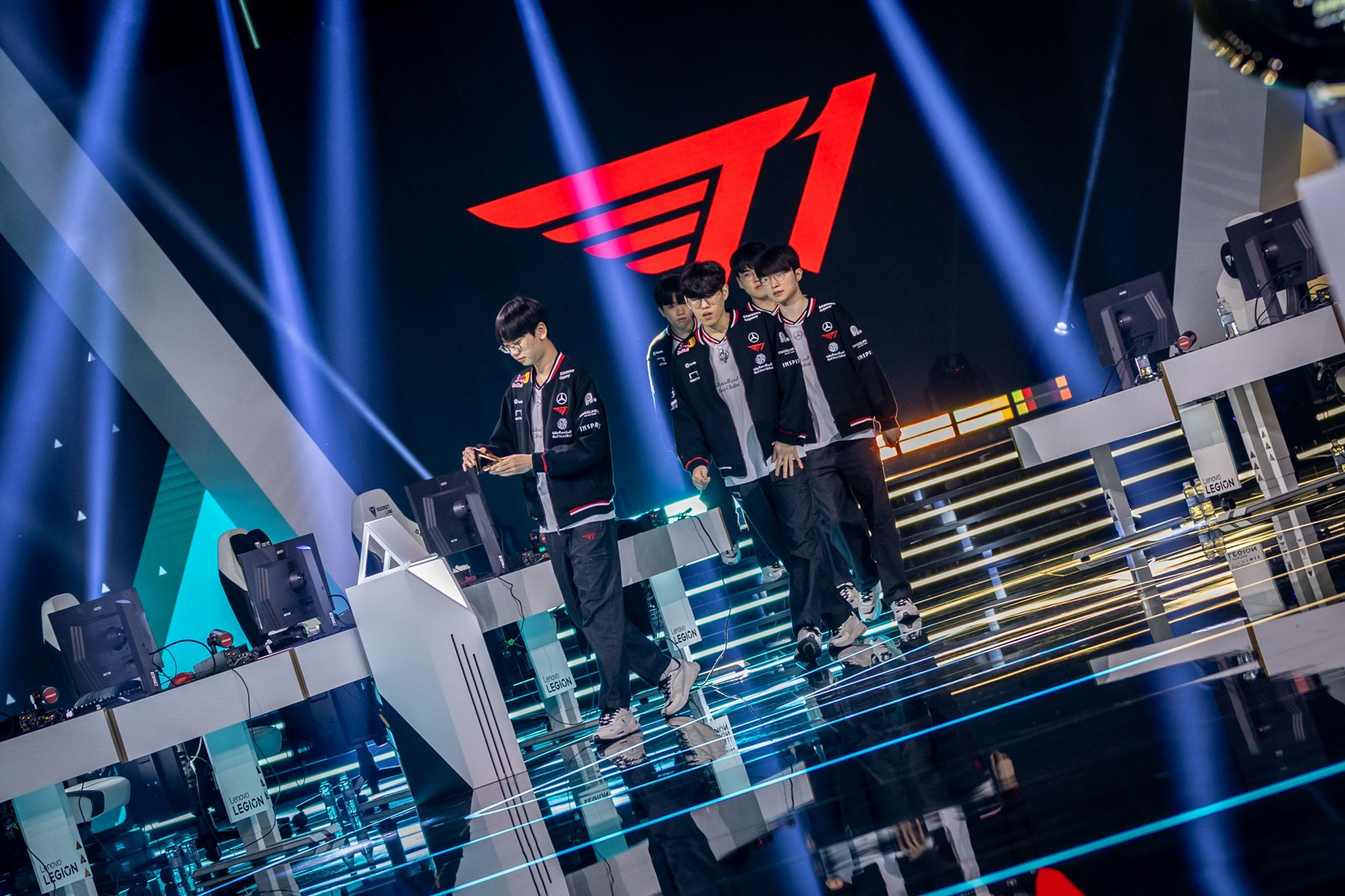 [EWC] T1, G2 2대0 꺾고 3위...상금 3억 2천만 원