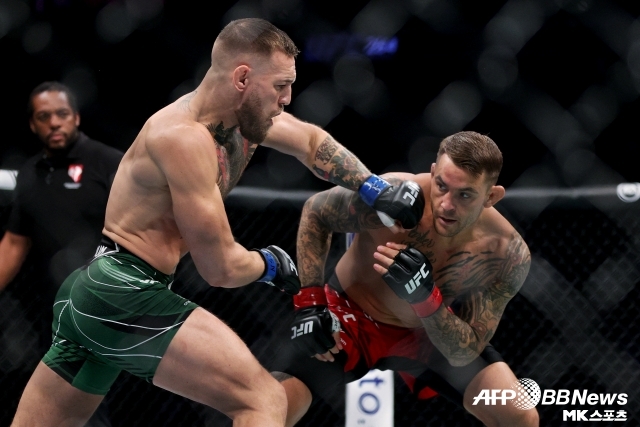 ‘라스트 댄스’ 포이리에 향한 맥그리거의 마지막 공격 “R.I.Pea head!”…존스도 찬사 보내 [UFC]