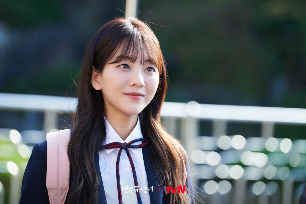 낮엔 학생 밤엔 무당, 편견 속에서도 그녀가 꿋꿋한 이유