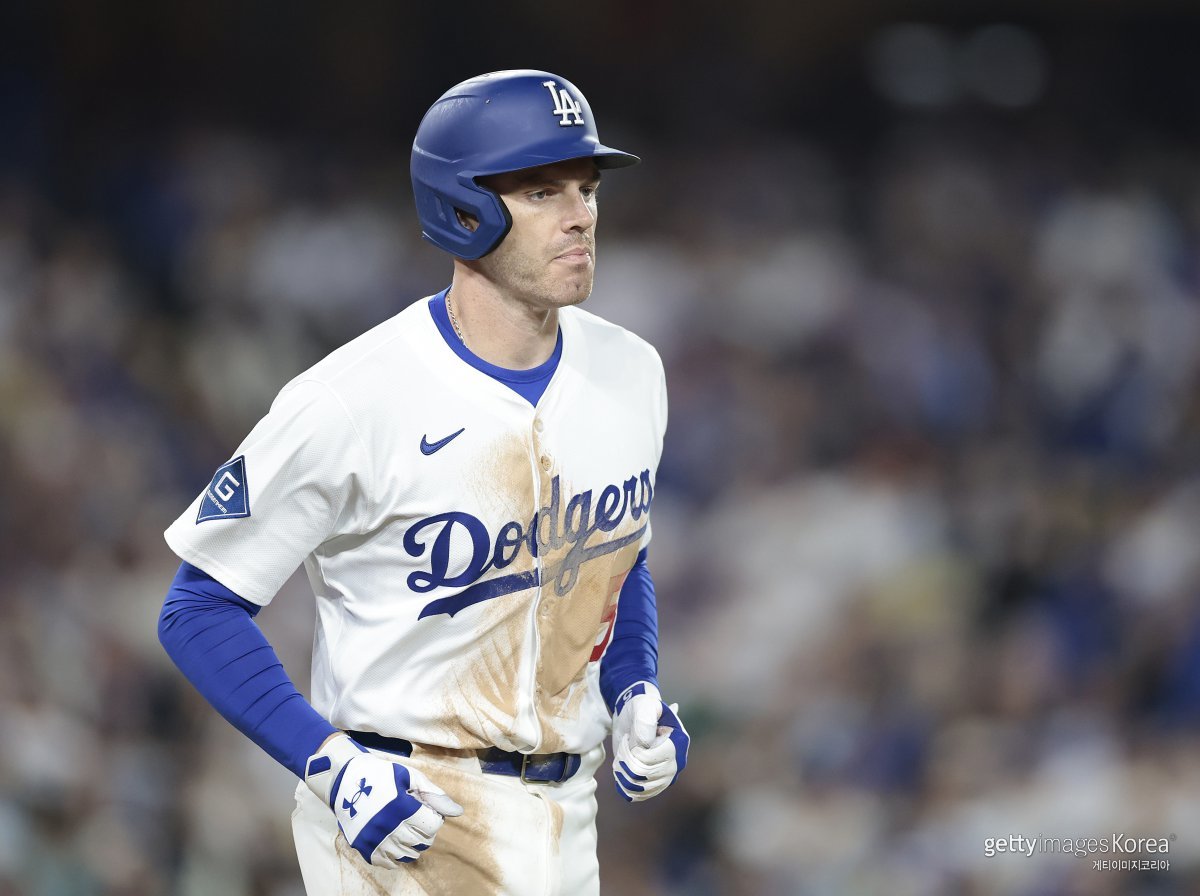‘LA 다저스 휴~’ HBP 후 교체된 프리먼, 골절상 피했다