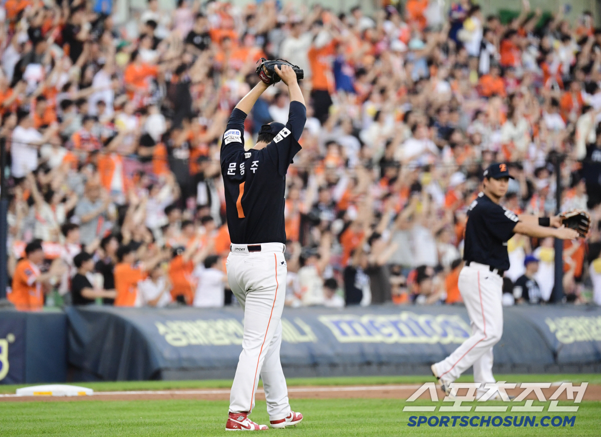 리베라토 '슈퍼캐치' 땡큐! 문동주 158km 쾅! 8승 요건 갖췄다 → 한화 10연승도 가까이