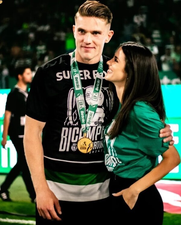 드디어 'HERE WE GO' 떴다! '연봉·여친 포기+훈련 불참' 54골 괴물 공격수 아스널 간다!