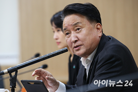 김영환 충북지사 “명태균 알지만, 김건희 여사 일면식도 없어”