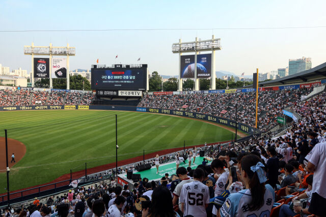 'KBO 역대 3호 대기록' 두산, 누적 3000만 관중 돌파 금자탑…"최강 10번 타자에 무한한 감사" [MD잠실]