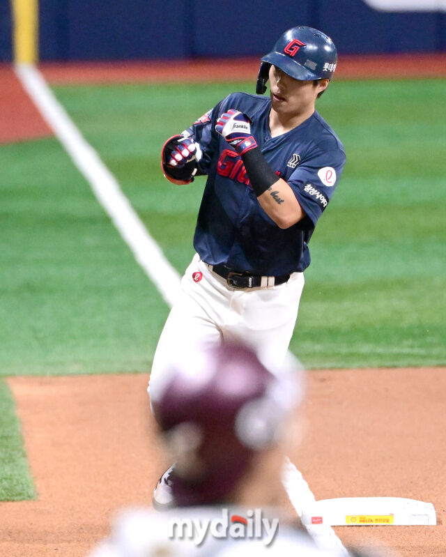 '155km+KKKKKKKKK' 감보아가 선보인 철벽투! 김태형 감독 "에이스다운 면모, 완벽한 피칭" [MD고척]