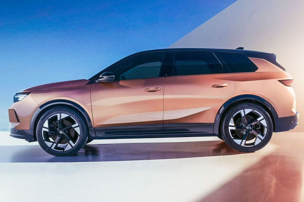 스포티지·EV5 위협하는 신형 전기 SUV, 오펠 ‘그랜드랜드’ 공개 | EV-Hotissue