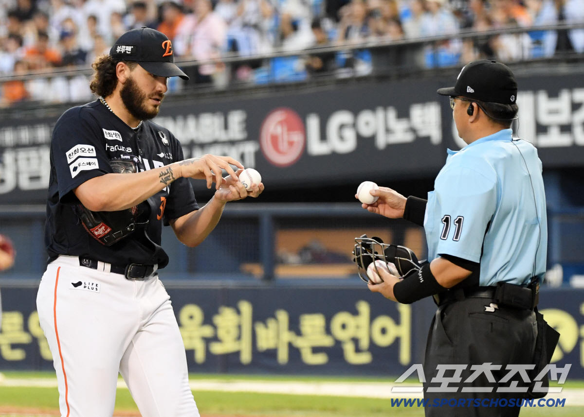 70구 던졌는데 폰세 왜 내려갔지? 철렁했다, 158km 뿌린 직후 강판이라니