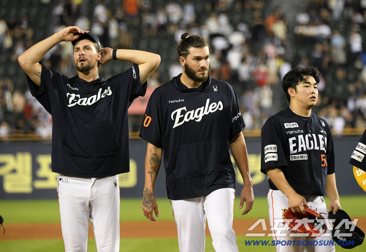 70구 던졌는데 폰세 왜 내려갔지? 철렁했다, 158km 뿌린 직후 강판이라니