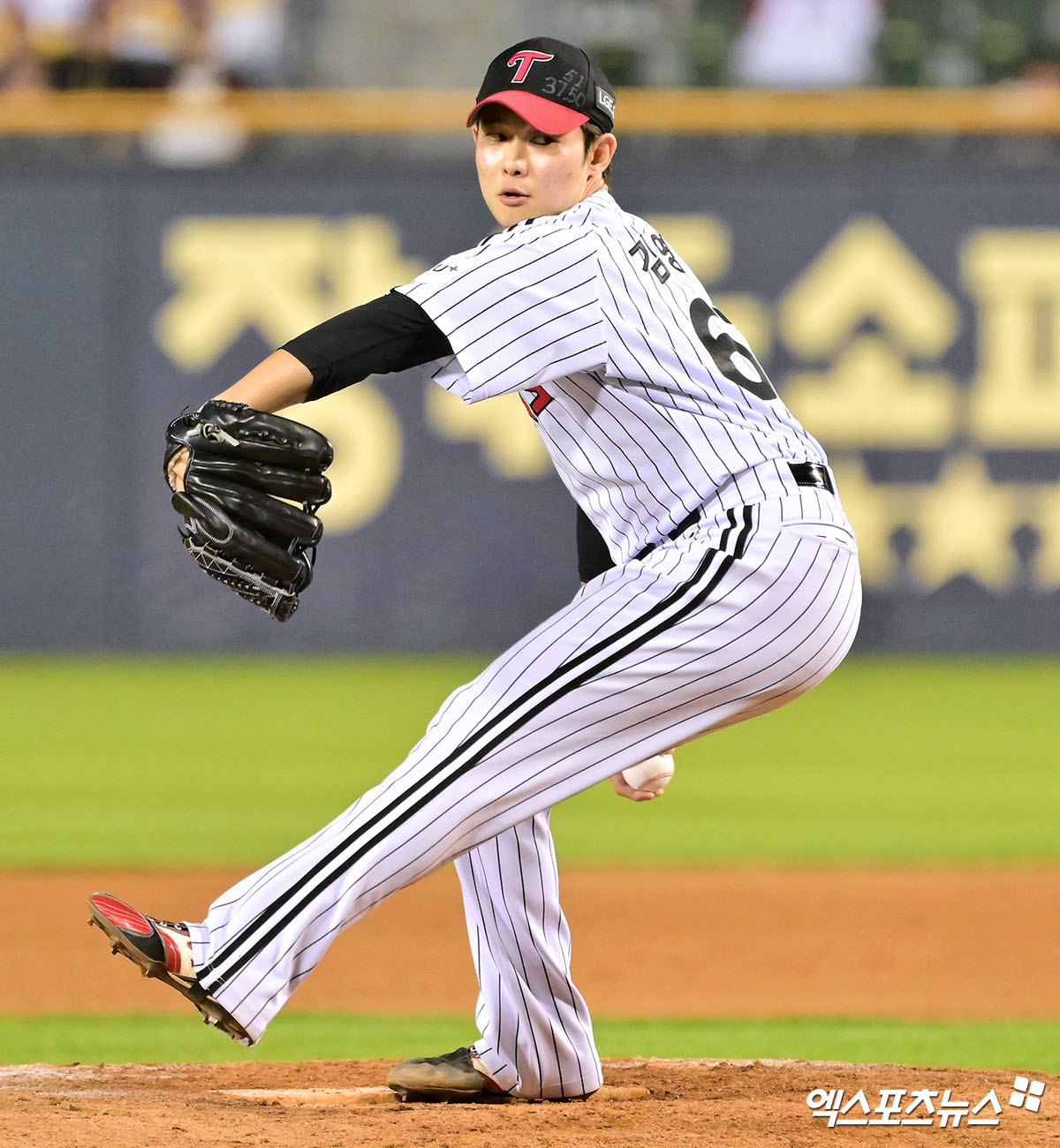 '최고 158km' LG 광속구 루키, "아직 회전수 약해→매일 악력기 들고 다닌다, 내년 우리 팀 핵심" [잠실 현장]