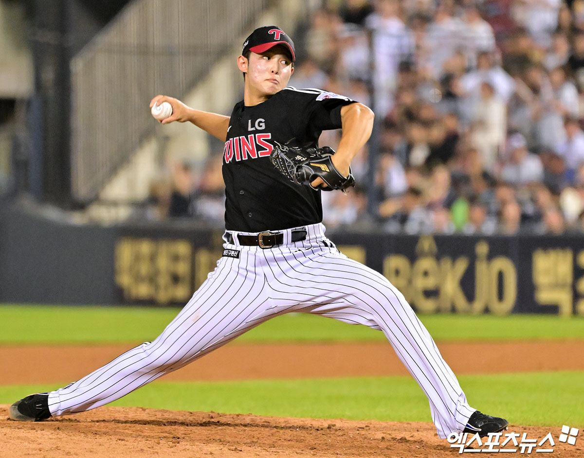 '최고 158km' LG 광속구 루키, "아직 회전수 약해→매일 악력기 들고 다닌다, 내년 우리 팀 핵심" [잠실 현장]