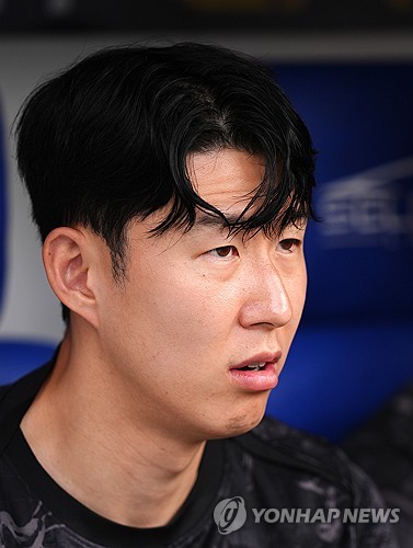 "손흥민 남으면 강등 경쟁", "쏘니 이제 끝났다" 토트넘 팬도 마음 떠났다…3부팀 상대로 침묵→MLS 진출 현실로?