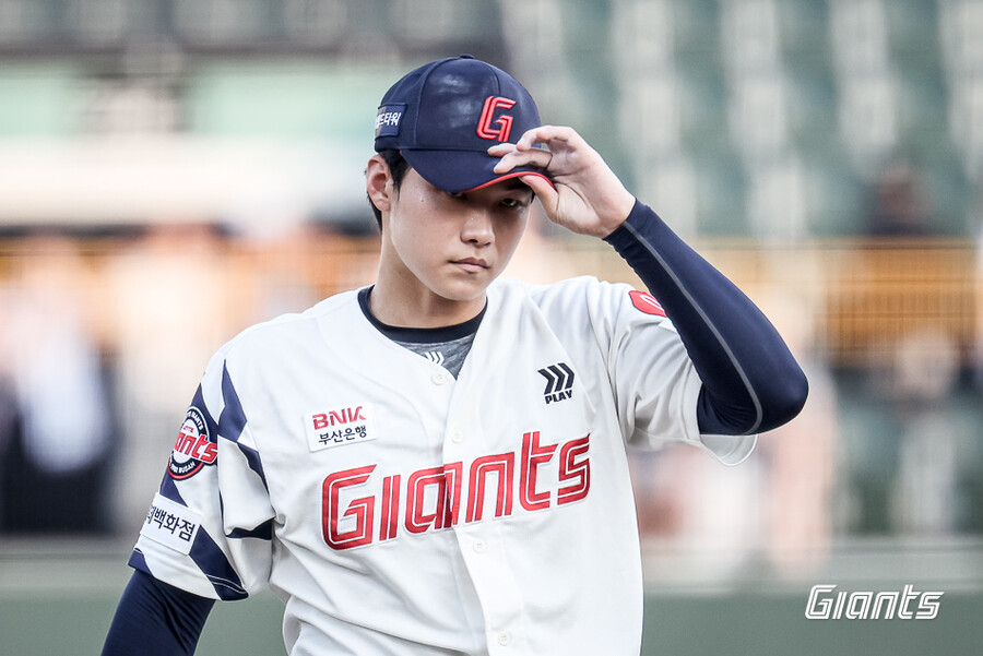 'ML 88홈런 거포도 꼼짝 못했다' 롯데에 156km 황금좌완 없었다면? 끔찍한 상상 그 자체인 이유