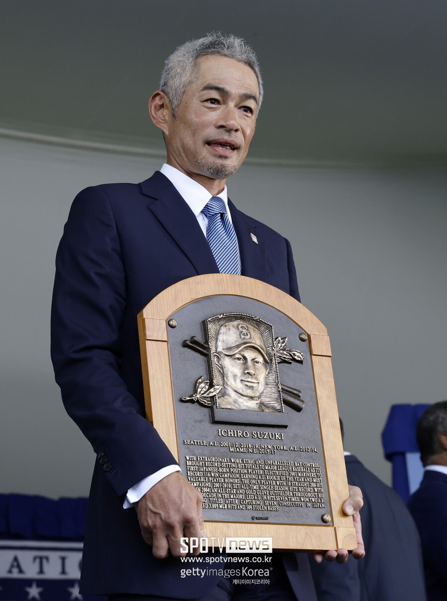 "단 1명의 기자만 빼고…" 이치로 영어로만 20분 연설 박수갈채, 8살 연상 아내에 "가장 많이 지지해준 사람"
