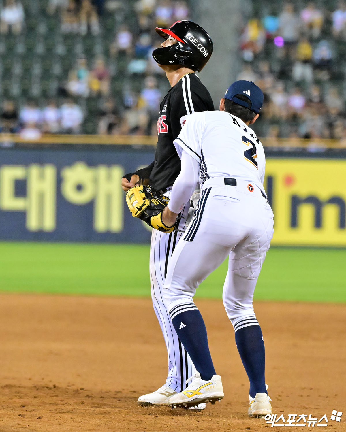 염갈량 대분노! 7연승 좌절+한화 추격 실패…LG, '13번 견제' 논란 진화→정작 '송찬의 견제사' 찬물 왜 이러나 [잠실 현장]